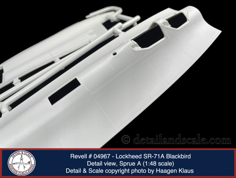 Revell SR-71A Blackbird - 1:48 Scale % - Detail and Scale tail & Scale