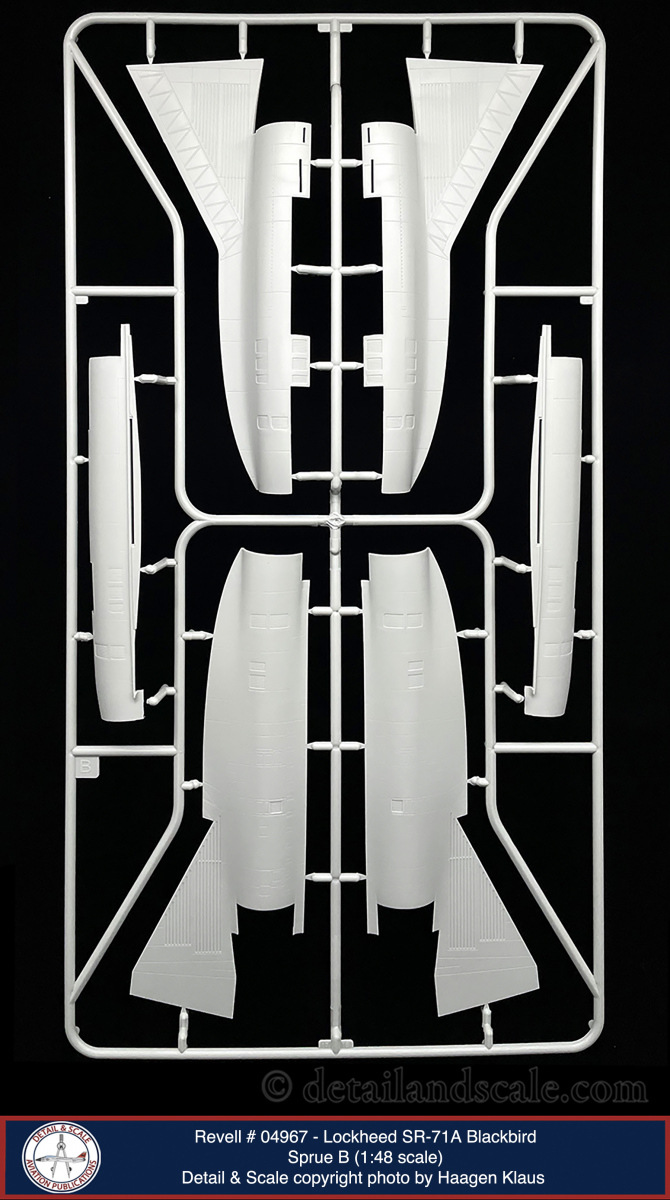 Revell SR-71A Blackbird - 1:48 Scale % - Detail and Scale tail & Scale