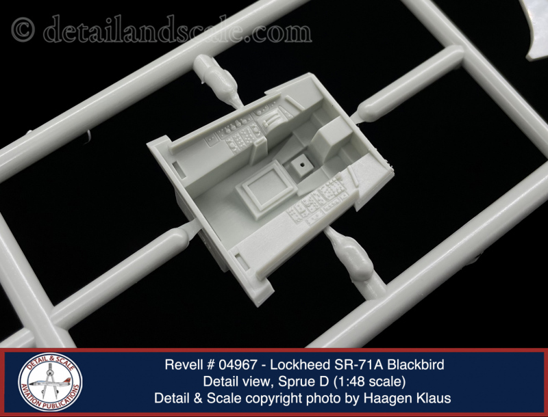 Revell SR-71A Blackbird - 1:48 Scale % - Detail and Scale tail & Scale